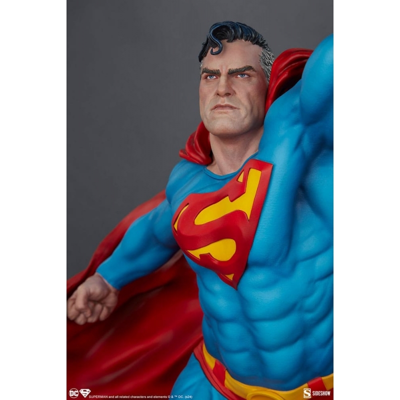 Superman Premium Format by Sideshow Collectibles : DC Comics statue