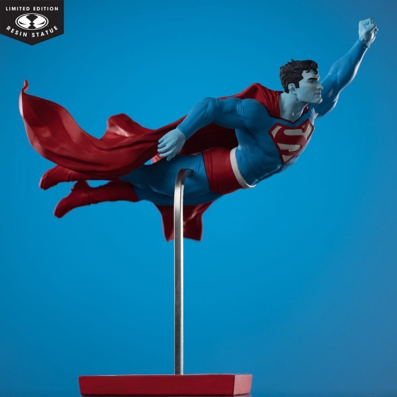 Statue Superman (by Lee Bermejo) Red & Blue de McFarlane